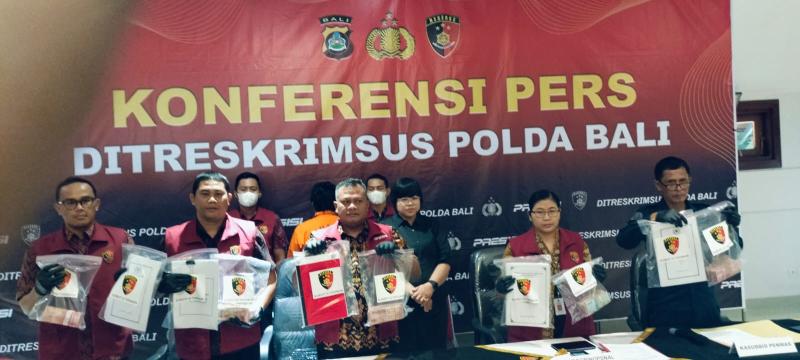 Diduga Korupsi, Polda Bali Amankan Mantan Ketua LPD Desa Adat Ngis ... Diduga Korupsi, Polda Bali Amankan Mantan Ketua LPD Desa Adat Ngis ...